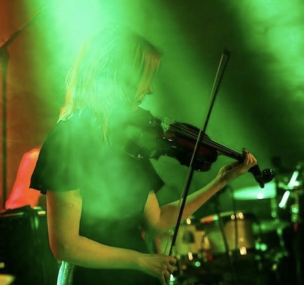 How does the chicken fly? – Let me tell you a story